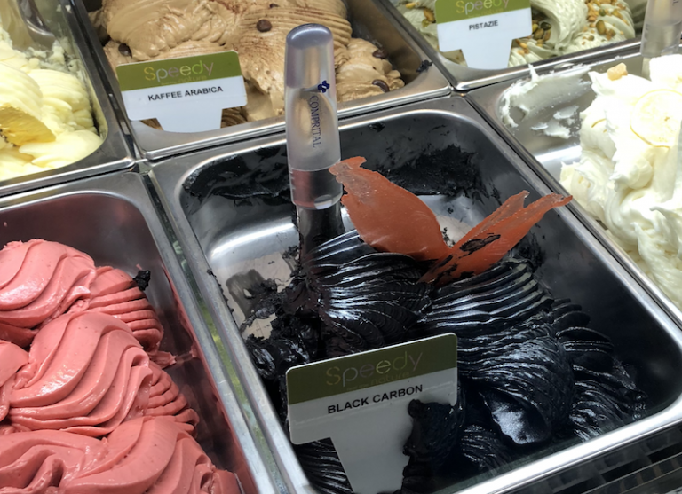 Professionelle Tester für trendy schwarzes Eis gesucht
